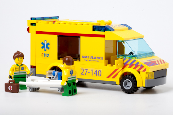 LEGO Ambulance NL-striping- EduBricks - Building at your Education
