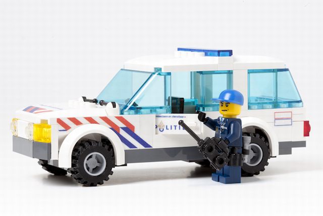 LEGO Politie Auto NL-striping- EduBricks - Building at your Education